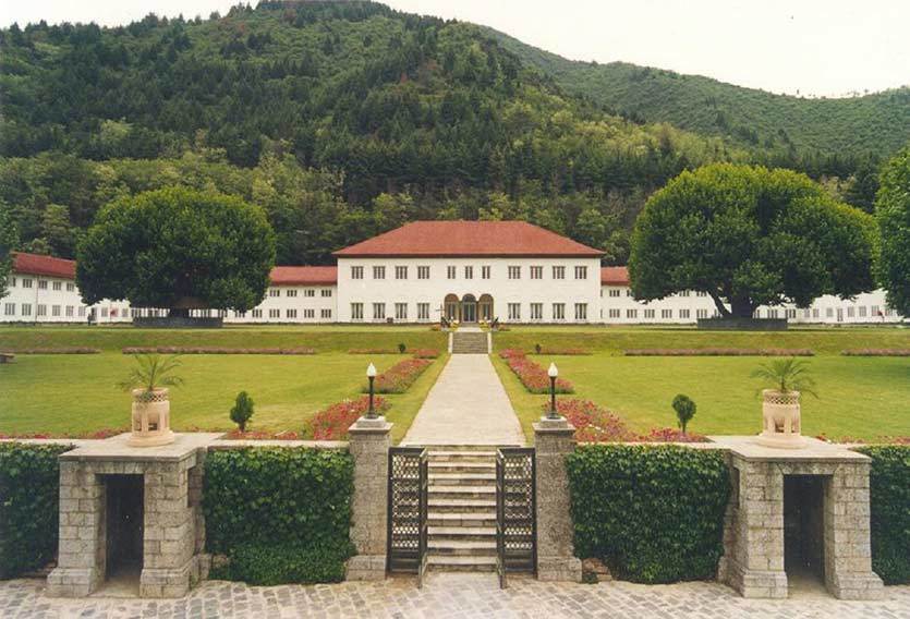 A Royal Stay & Royal Exploration Of 'Heaven On Earth' With The Lalit ...