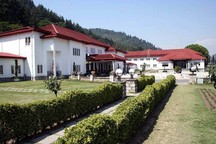 A Royal Stay & Royal Exploration Of 'Heaven On Earth' With The Lalit ...