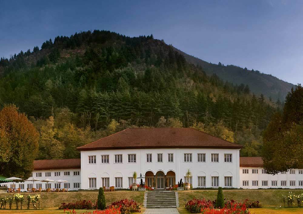 A Royal Stay & Royal Exploration Of 'Heaven On Earth' With The Lalit ...