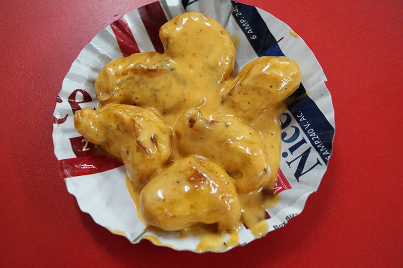 All Kinds Of Gravy Momos We Tried @ The Legendary Mom Hand Momos In Satya