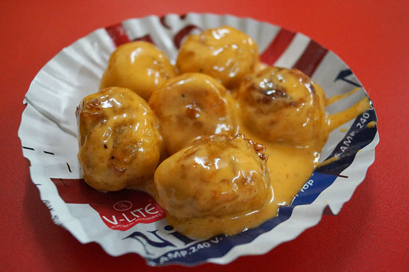 All Kinds Of Gravy Momos We Tried @ The Legendary Mom Hand Momos In Satya