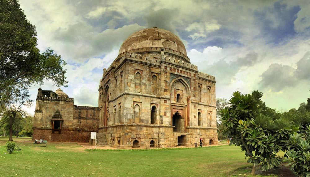 Have You Taken A Look-See At The Bada Gumbad & Masjid In Lodhi Gardens?!