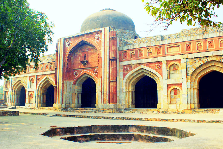 Do You Know The Interesting History Behind Jamali Kamali Tomb & Mosque?