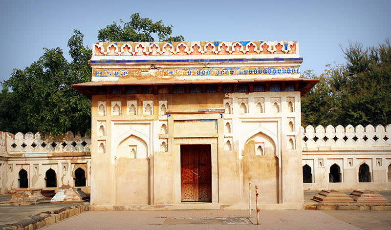 Do You Know The Interesting History Behind Jamali Kamali Tomb & Mosque?