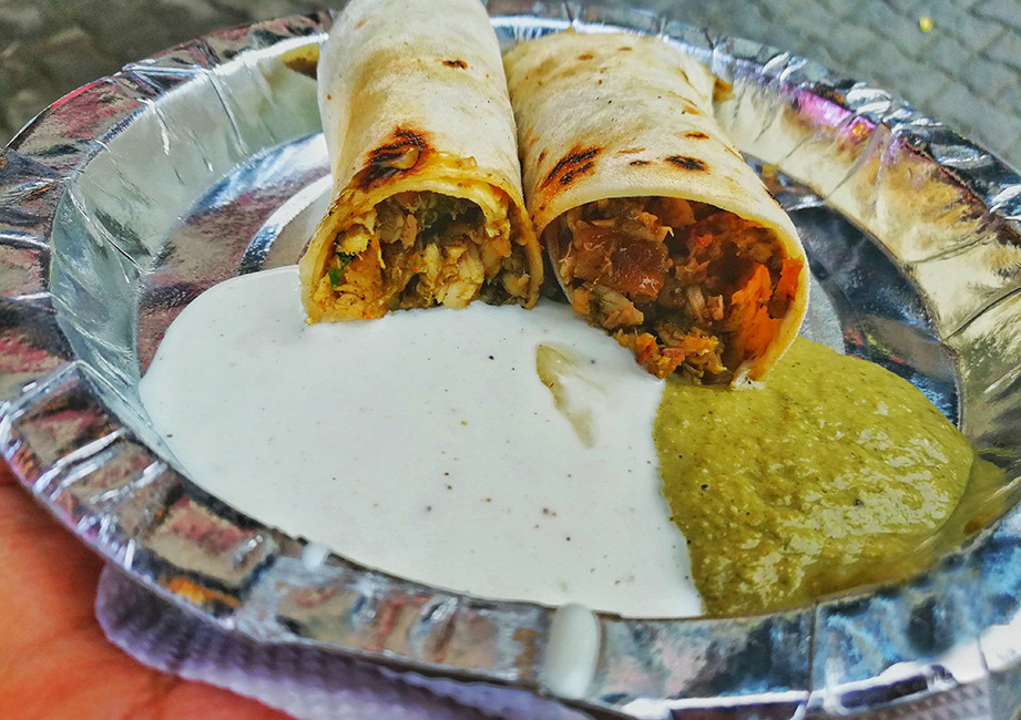 6 Best Street Food Haunts In Dwarka That Dish Up Yummy Momos, Shawarmas ...