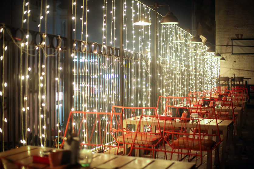 10 Most Charming Restaurants With Fairy Lights That Give Off All The La ...