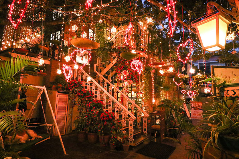 10 Most Charming Restaurants With Fairy Lights That Give Off All The La ...