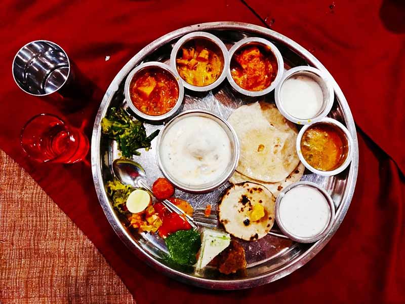 5 Best Places To Challenge Your Bhukkadselves With Massive Thalis