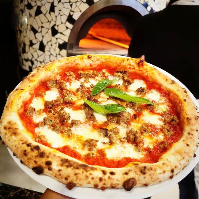 8 Pizzerias For The Best Neapolitan Pizza In NCR | So Delhi