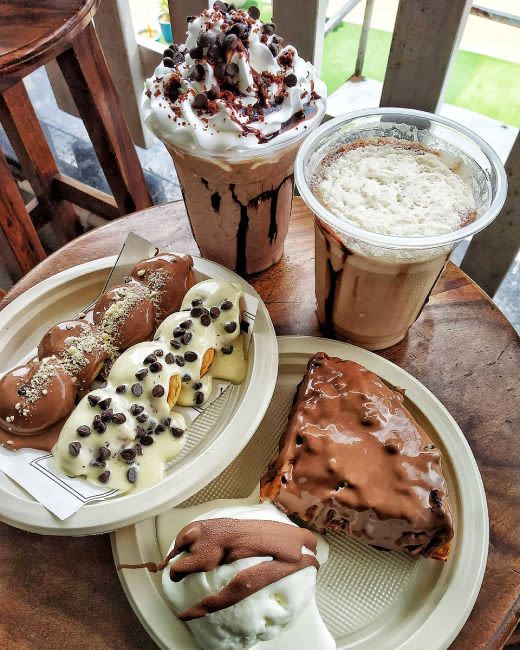 Bakebook Cafe In Anand Vihar, Delhi | So Delhi