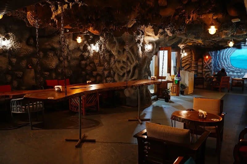 Dear Mom Cafe, Delhi - A Cave-Themed Cafe | So Delhi