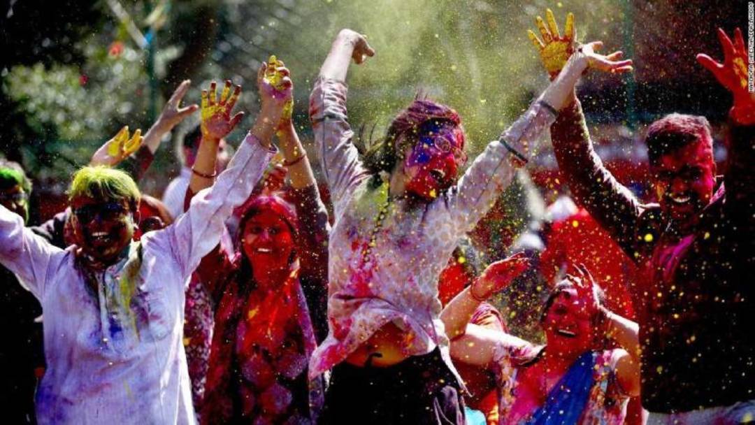 Check Out This Holi Pool Party In Delhi | So Delhi