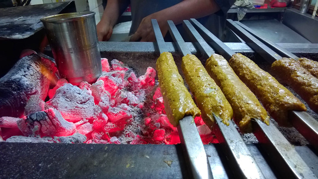 Ahdoos Hotel In Srinagar For A Wazwan Feast | So Srinagar
