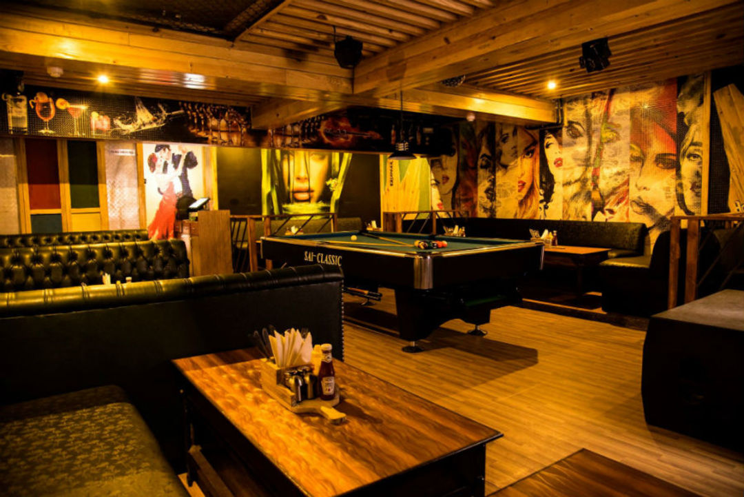 Check Out Badgirl Bar In Gurgaon | So Delhi