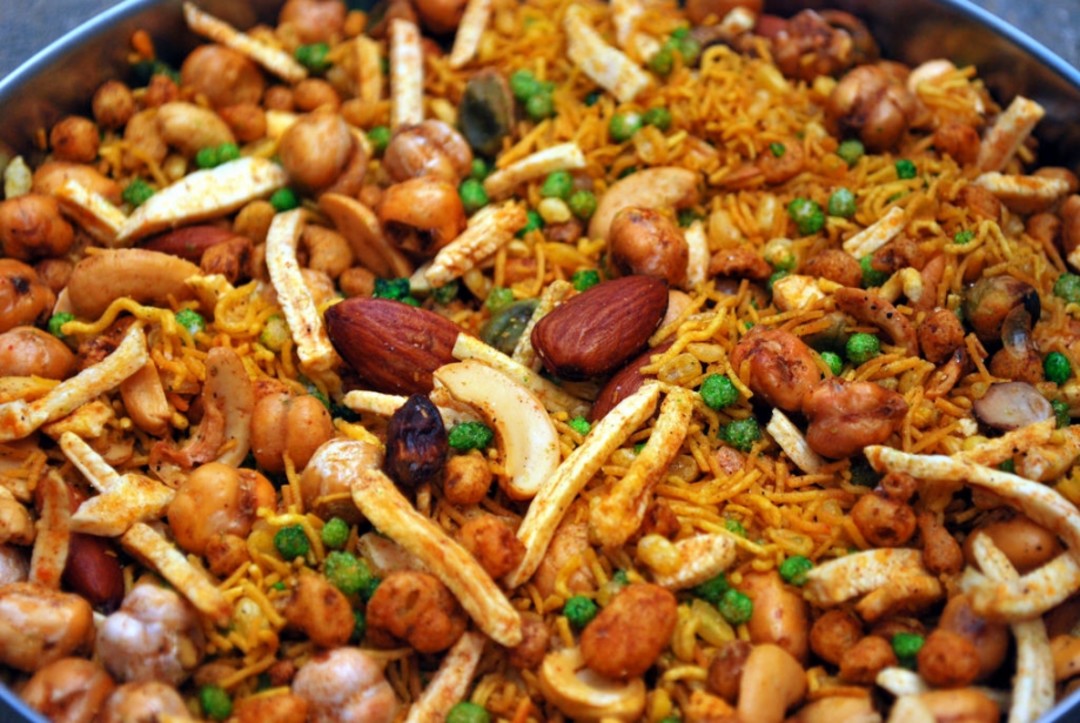 5 Best Namkeen Bhandars In Agra For Tasty Snacks | So Agra