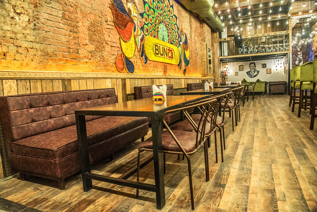 Chug Beer Through A Straw In 20 Seconds @ Bunta Bar Live | So Delhi