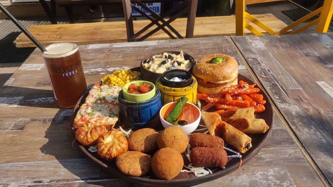 Cafe99 In Indirapuram For The Cafe99 Platter | So Delhi