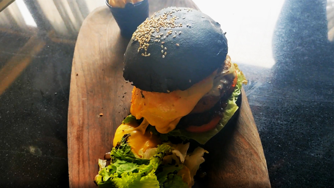 Molten Cheese Burger At Housefull Cafe In Hudson Lane, Delh | So Delhi