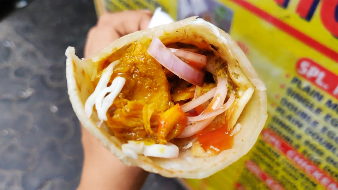 Kolkata Hot Kathi Roll In CR Park For Chicken Kathi Roll | So Delhi
