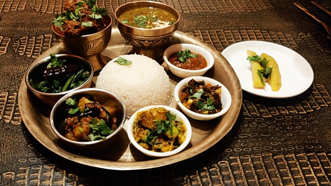 AMA Thakali’s In MKT, Delhi For Chicken Rice Thali | So Delhi