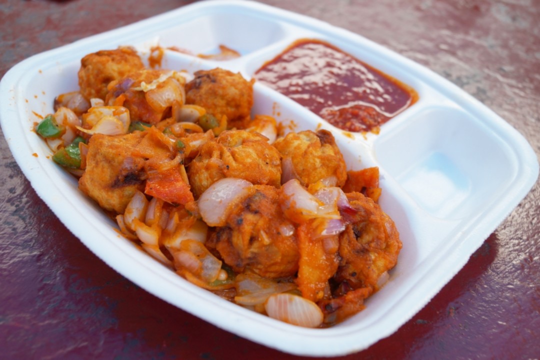 Try Chilli Mutton Momos HERE In Yashwant Place | So Delhi