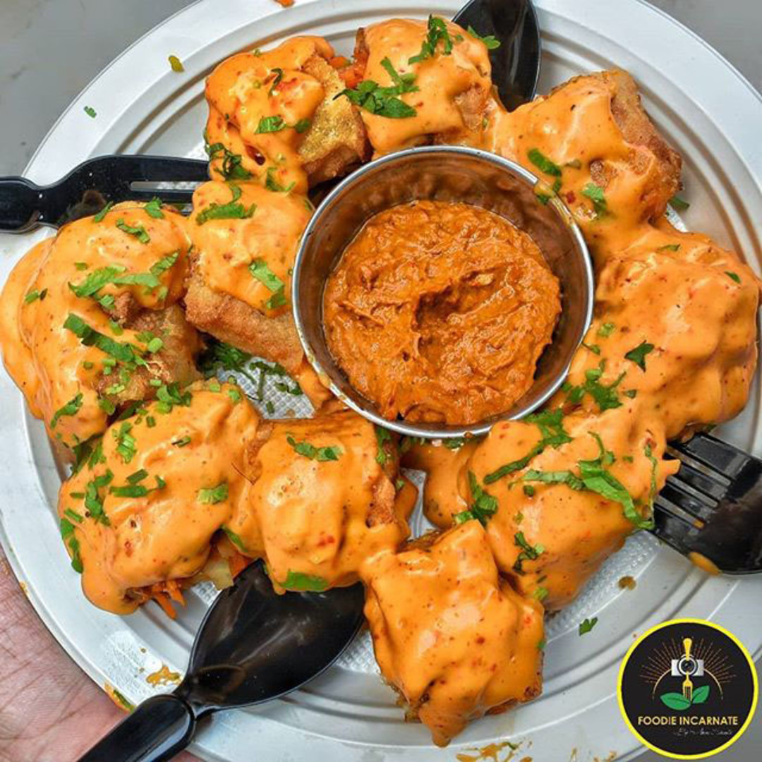 Try Gravy Spring Rolls In Thaath Baath Cafe | So Delhi