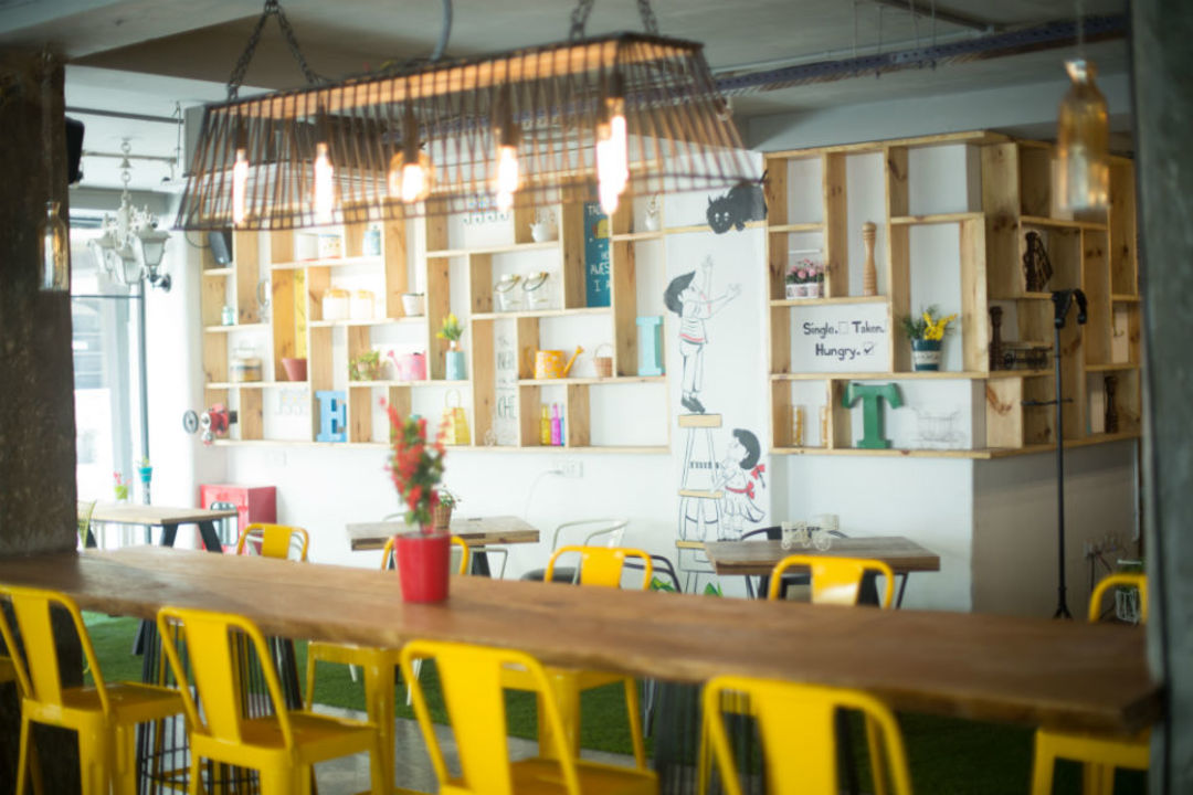 Get Free Desserts For A Selfie @ The Feast House | So Delhi