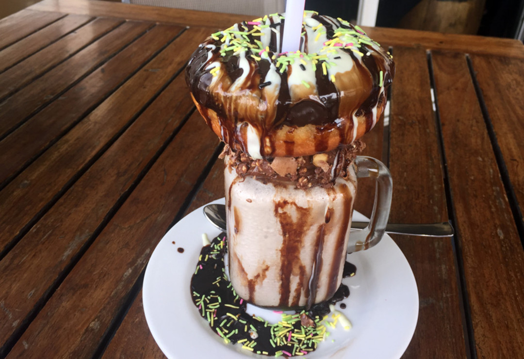 Food Review of AMPM Cafe’s Shakes | So Delhi
