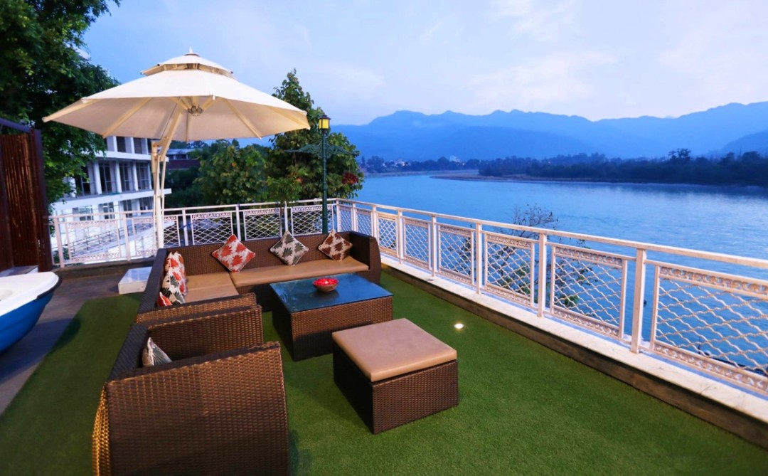 5 Best Restaurants In Rishikesh Overlooking The Ganges | So Rishikesh