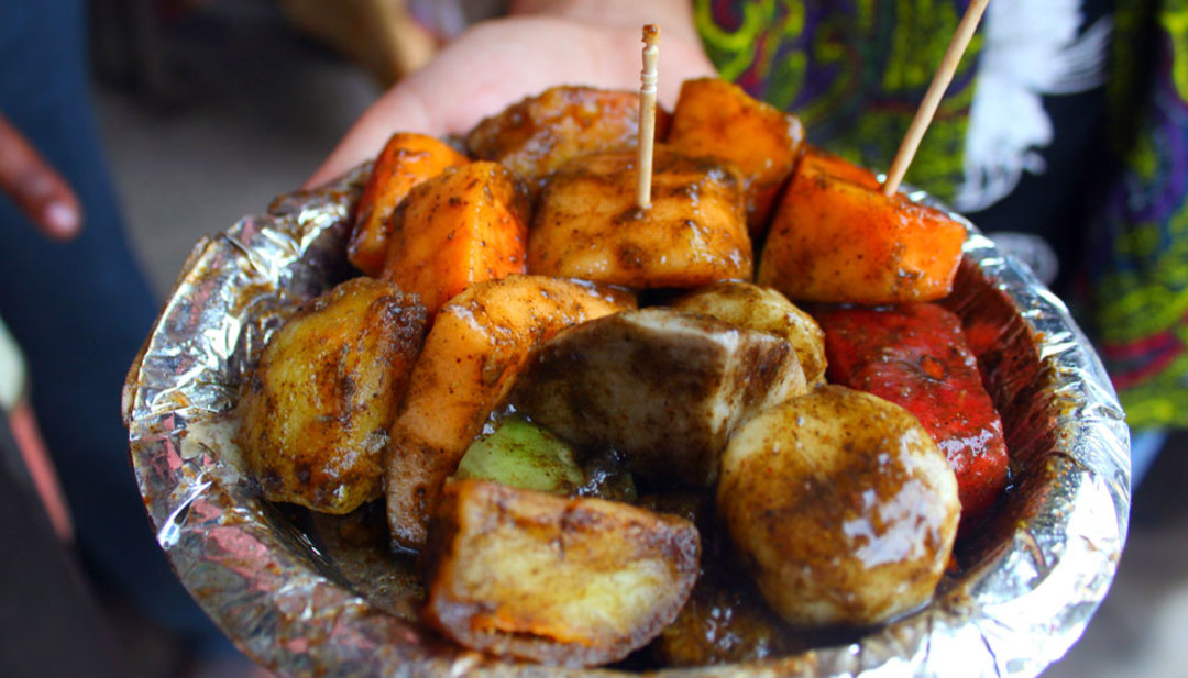 Try Hira Chaat Corner In Old Delhi For Yummy Chaat | So Delhi