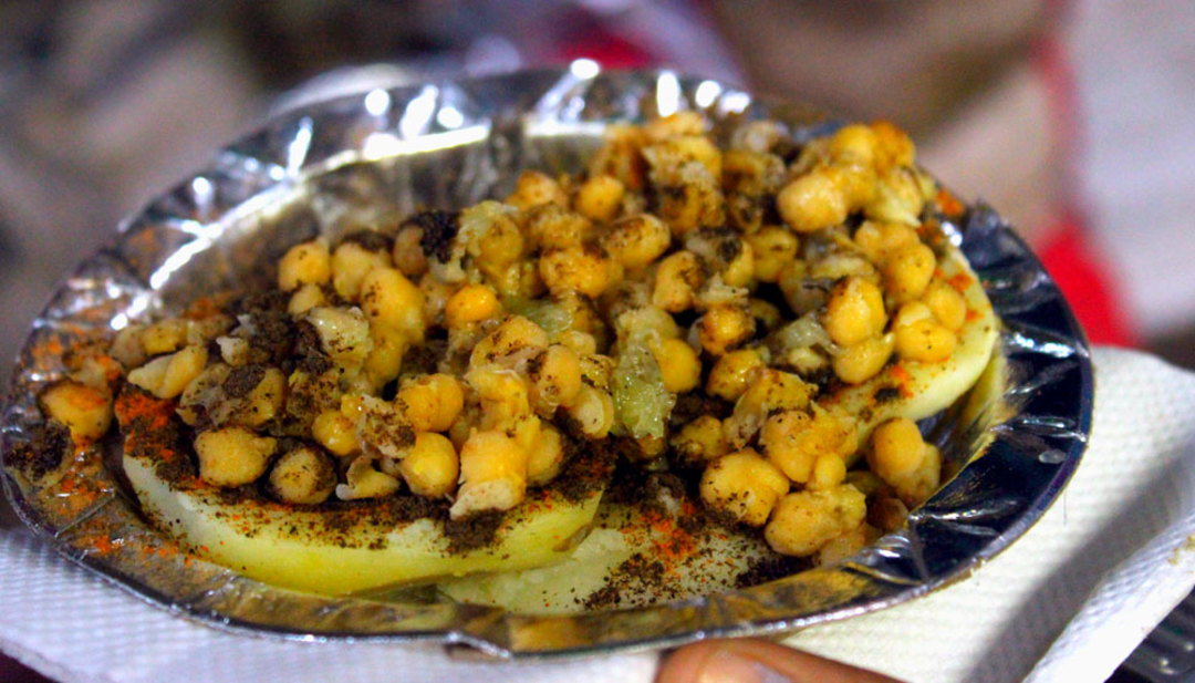 The Legendary Kulle Ki Chaat @ Sultan Kulle Waale! | So Delhi