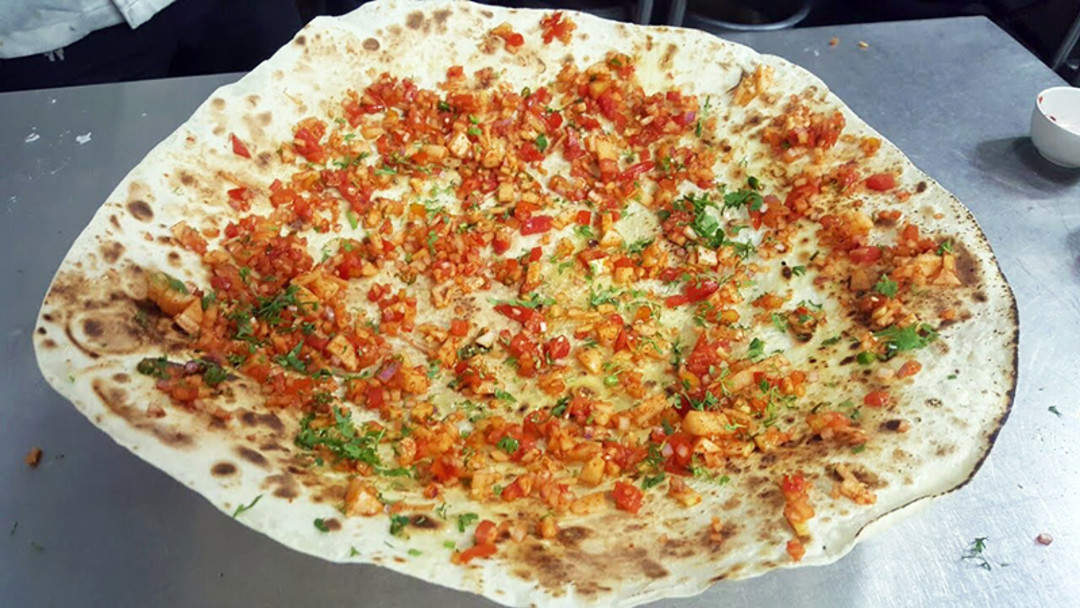 Try This Huge Kadak Roomali Roti @ Indus Flavour | So Delhi