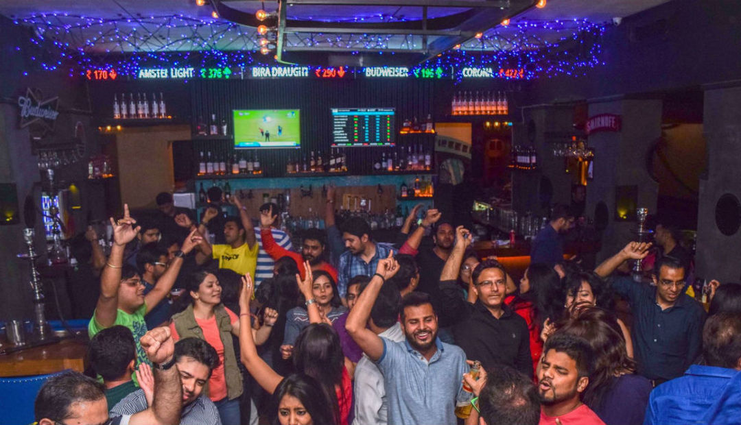 Best 14 Places For IPL LIVE Screenings | So Delhi