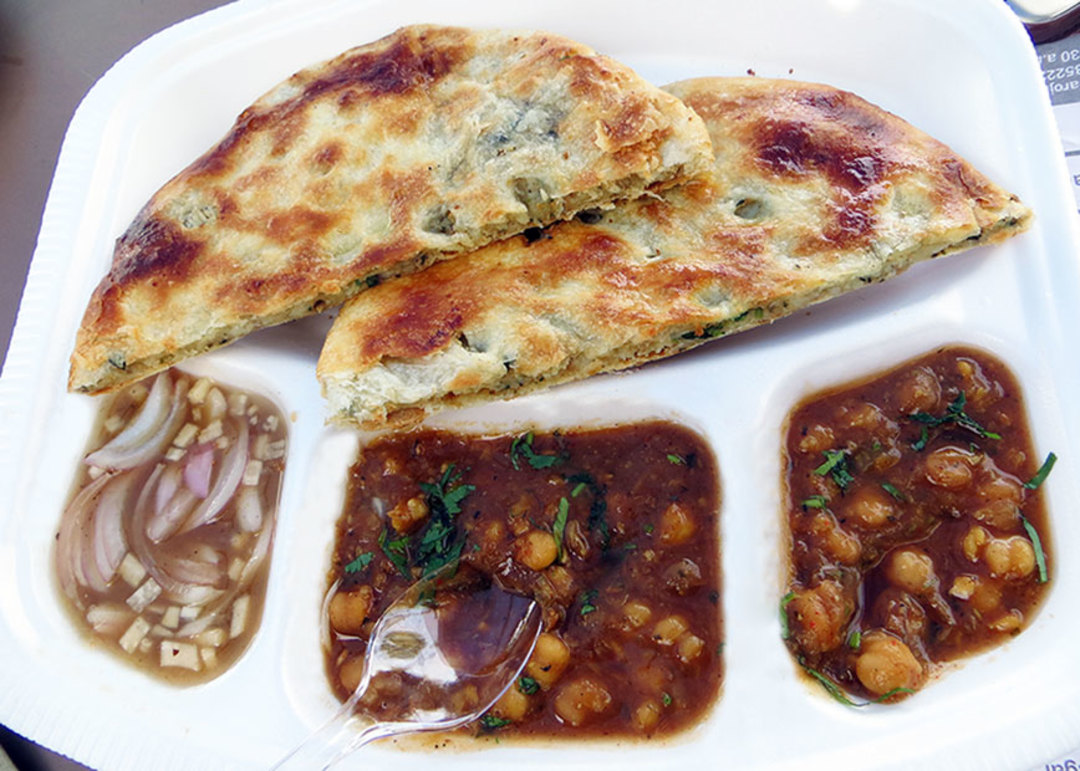 Food Review of Kulcha King in Sarojini Nagar | So Delhi