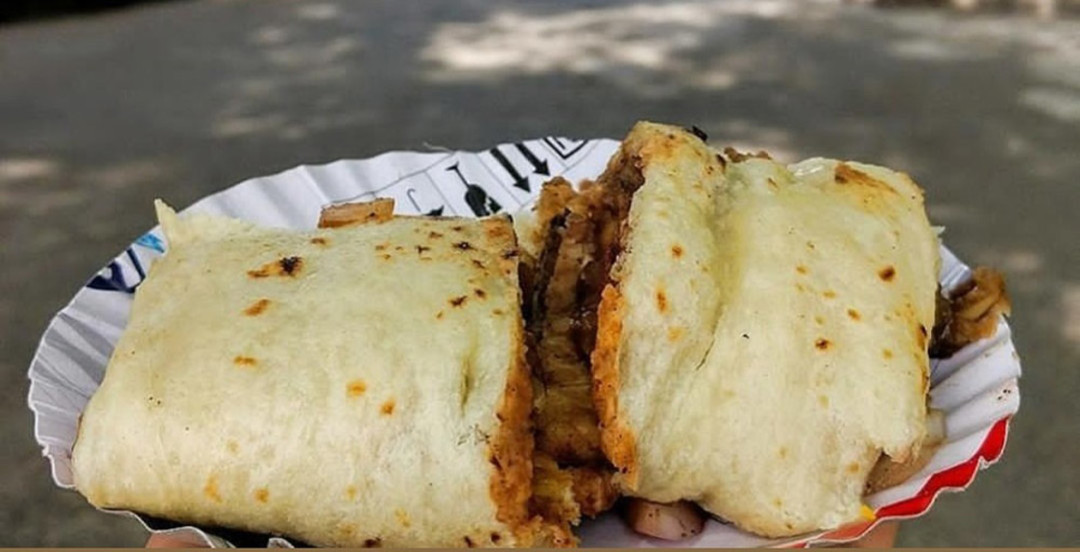 Try Kulcha Rolls Outside IP College For Women | So Delhi