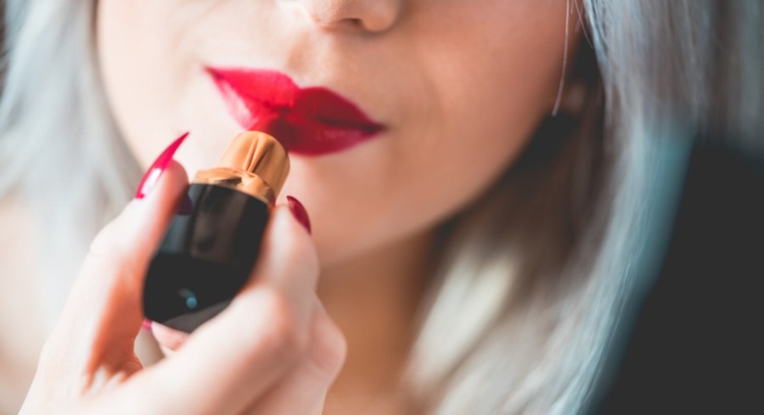 Free Drinks If You Wear Red Lipstick HERE In GGN | So Delhi