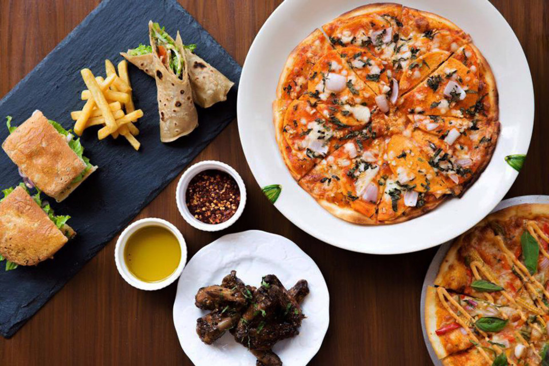 Food Review of Looters Pizzeria, Sector 33, Noida | So Delhi