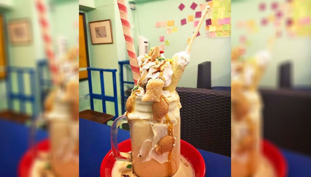 Desi Kulfi Overloaded Shake @ Morellos | So Delhi