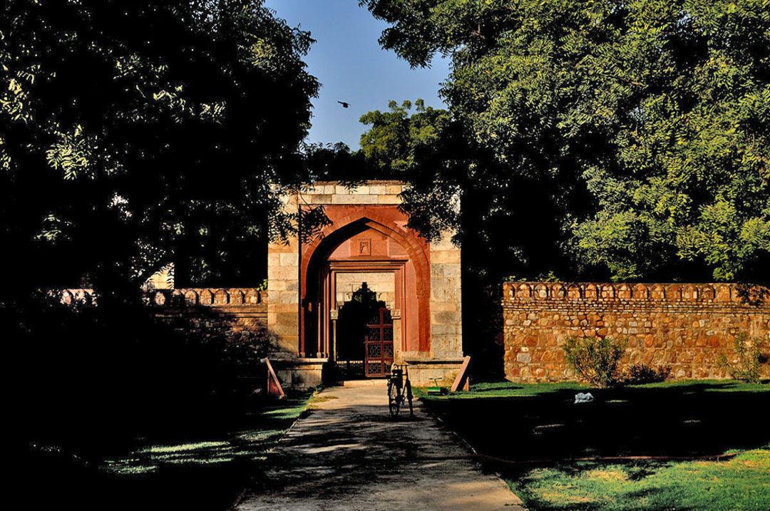 Talking About The Muhammadwali Mosque In Delhi | So Delhi