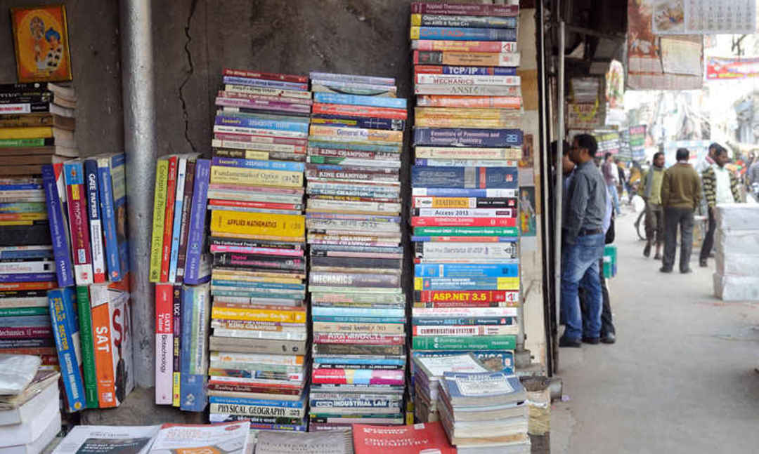 Daryaganj Sunday Book Market In Delhi - All About It | So Delhi