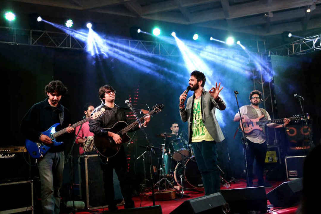 Nasha Performing at Flying Saucer in Nehru Place | So Delhi