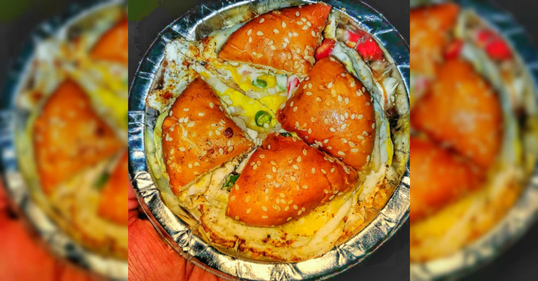 Omelette Burger @ Khan Sahib Egg Point | So Delhi