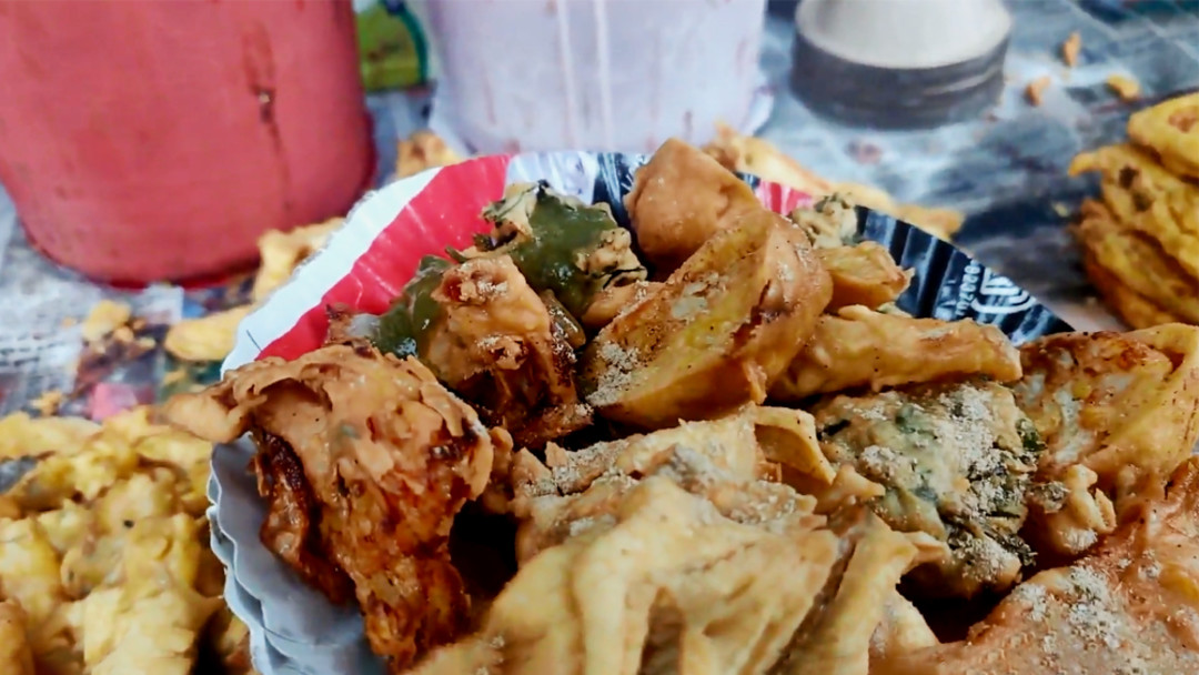 Crispy Pakoras Near Gurudwara Bangla Sahib, Delhi | So Delhi
