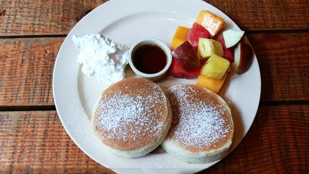 Pancakes At AMA Cafe, Majnu Ka Tilla | So Delhi