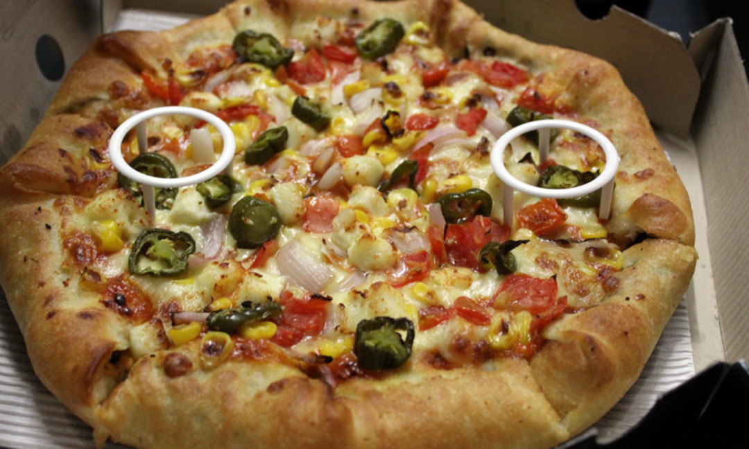 Unlimited Pizza & Garlic Bread @ Pizza Hut For Just Rs 249 | So Delhi