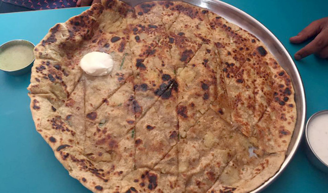 1 Foot & 1 Kg Heavy Parathas @ Tapasya Paratha Junction | So Delhi