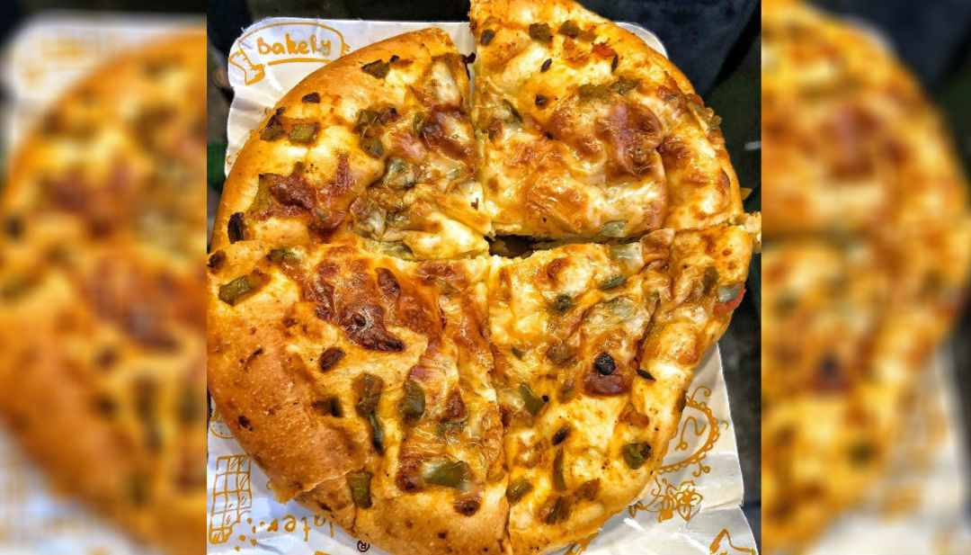 Try This Pizza Paneer Kulcha @ Puri Bakers | So Delhi