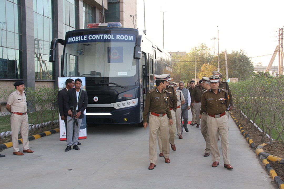 Delhi Police Gets 1st Mobile Control Room | So Delhi