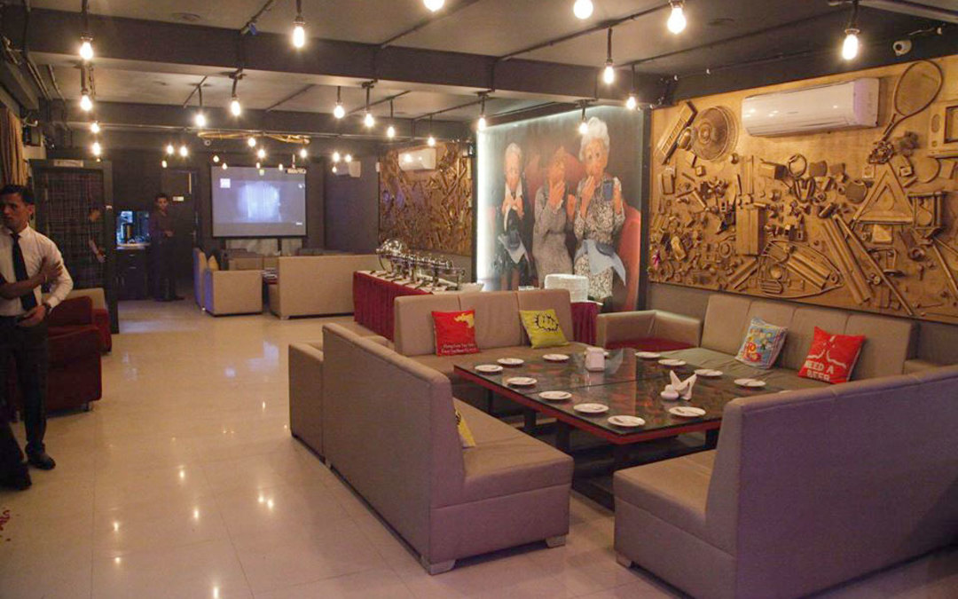 New Lounge-Cum-Cafe: Rumour In Karkardooma | So Delhi