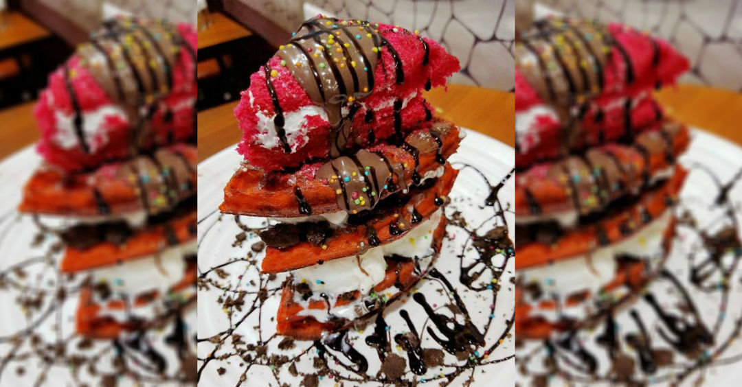 Try This Bomb Waffle Here At NSP | So Delhi
